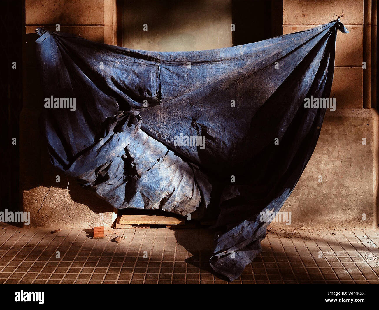 Hanging cover hi-res stock photography and images - Alamy