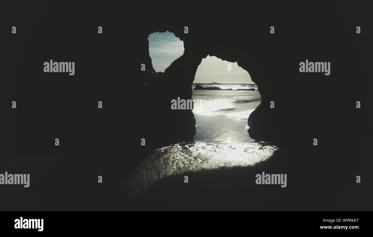 Cave in the shore hi-res stock photography and images - Alamy