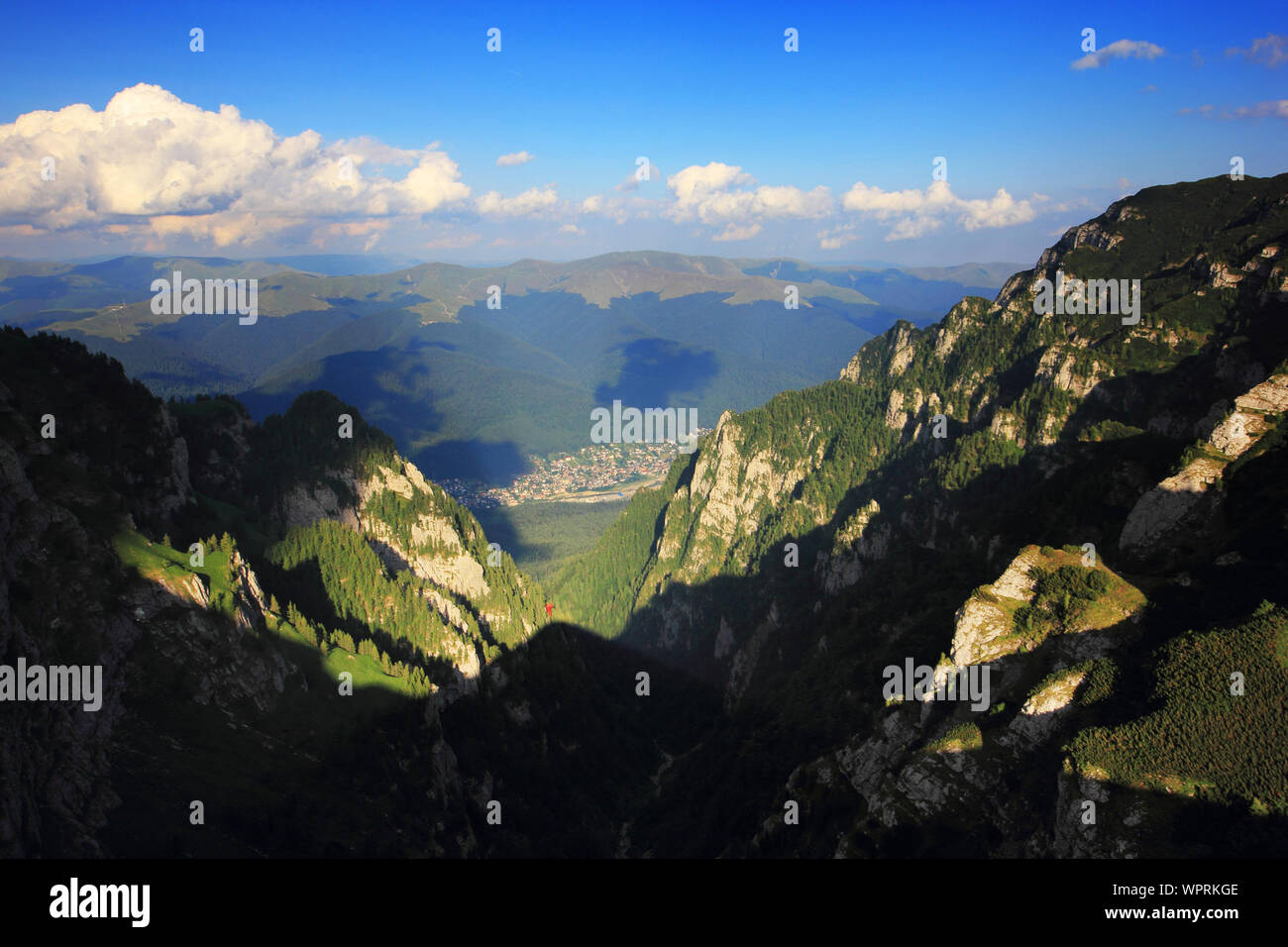 High up mountain range hi-res stock photography and images - Alamy