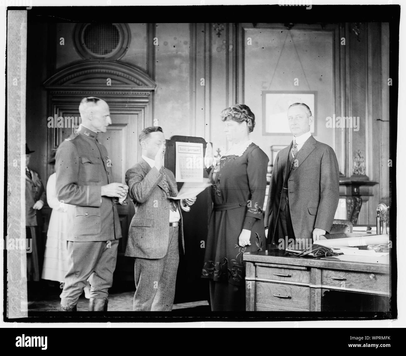 Mabel Boardman being sworn in Stock Photo - Alamy