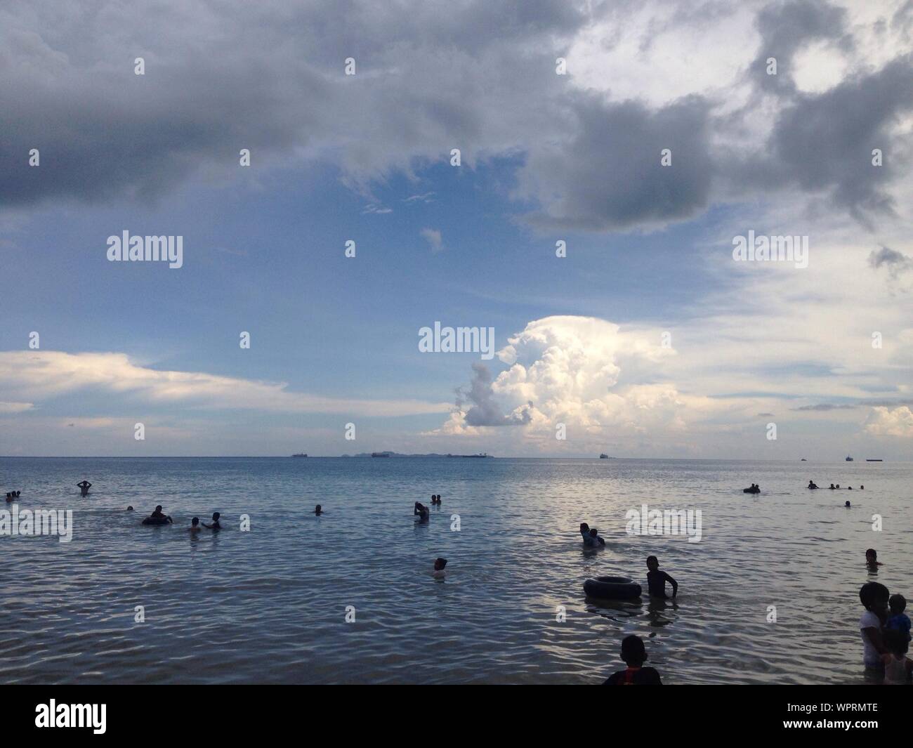 People sea bathing hi-res stock photography and images - Alamy