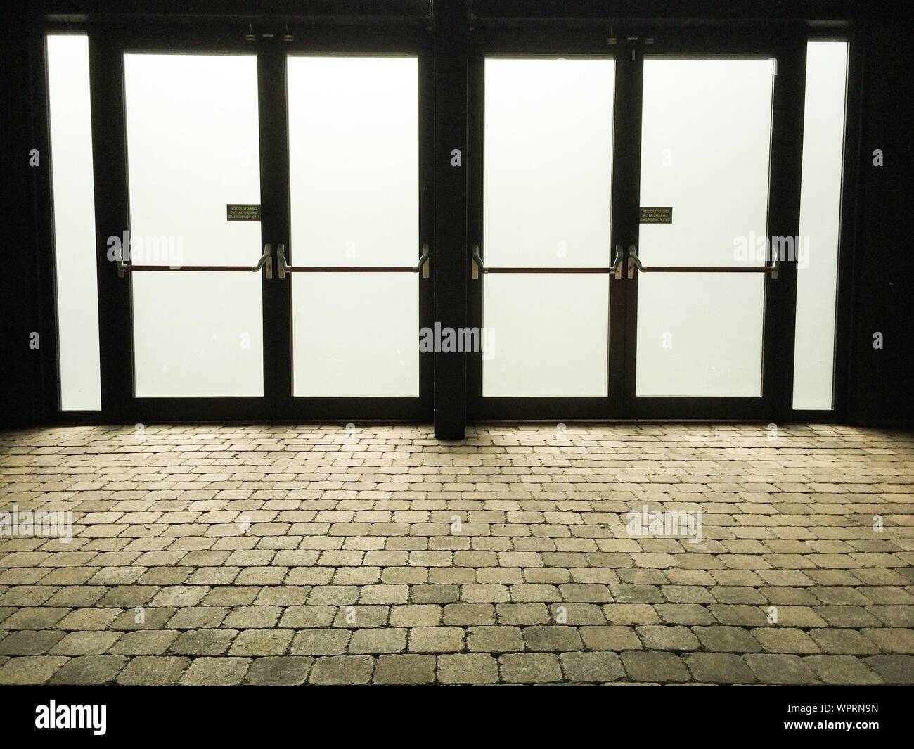 Closed doors hi-res stock photography and images - Alamy