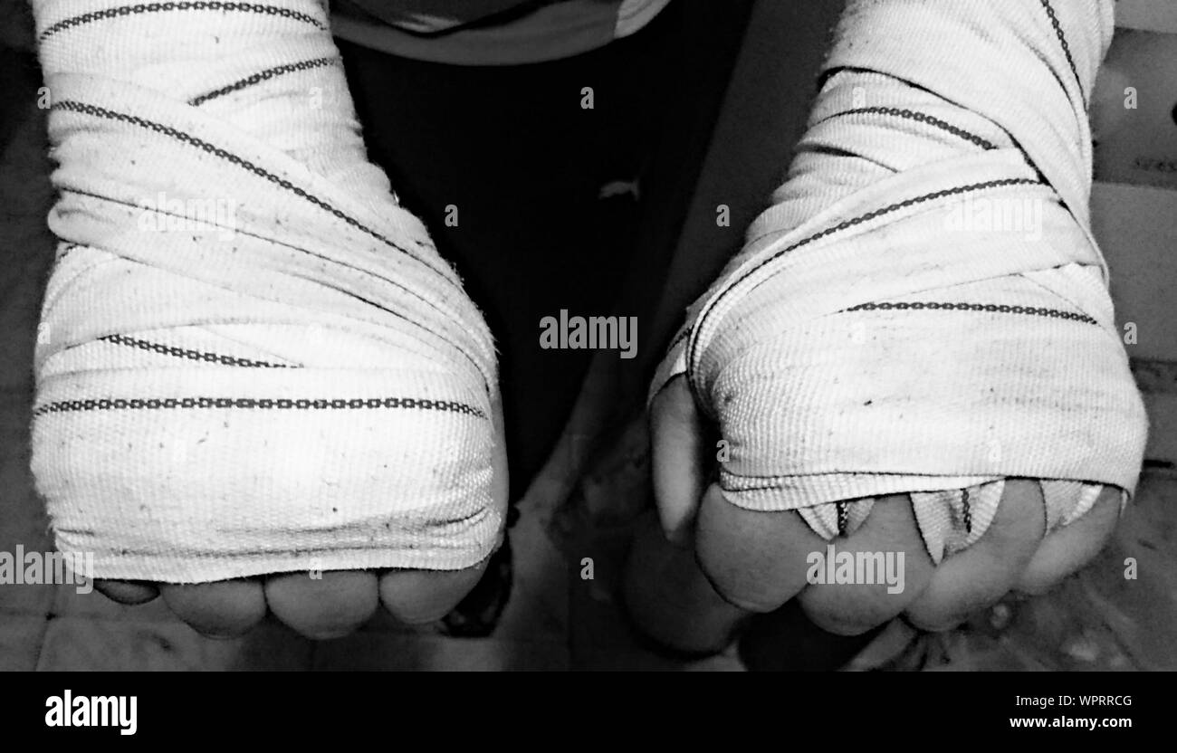 Hands bandage hi-res stock photography and images - Alamy