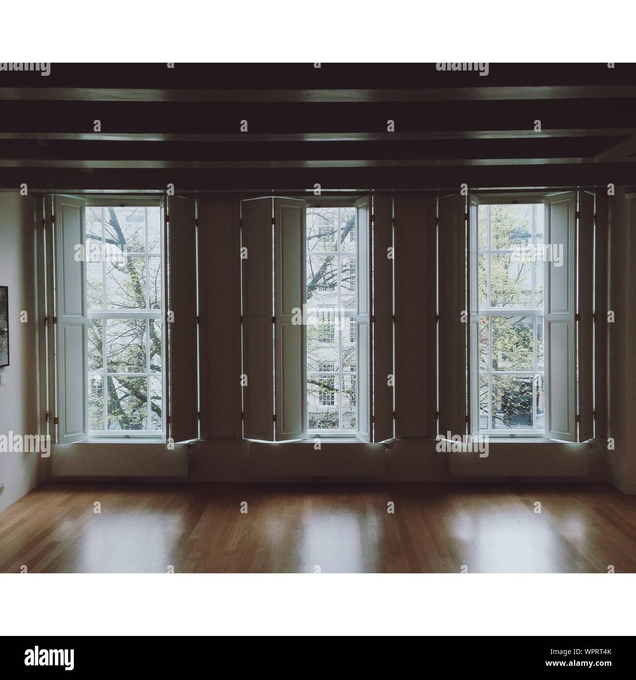 Sunlight from windows hi-res stock photography and images - Alamy