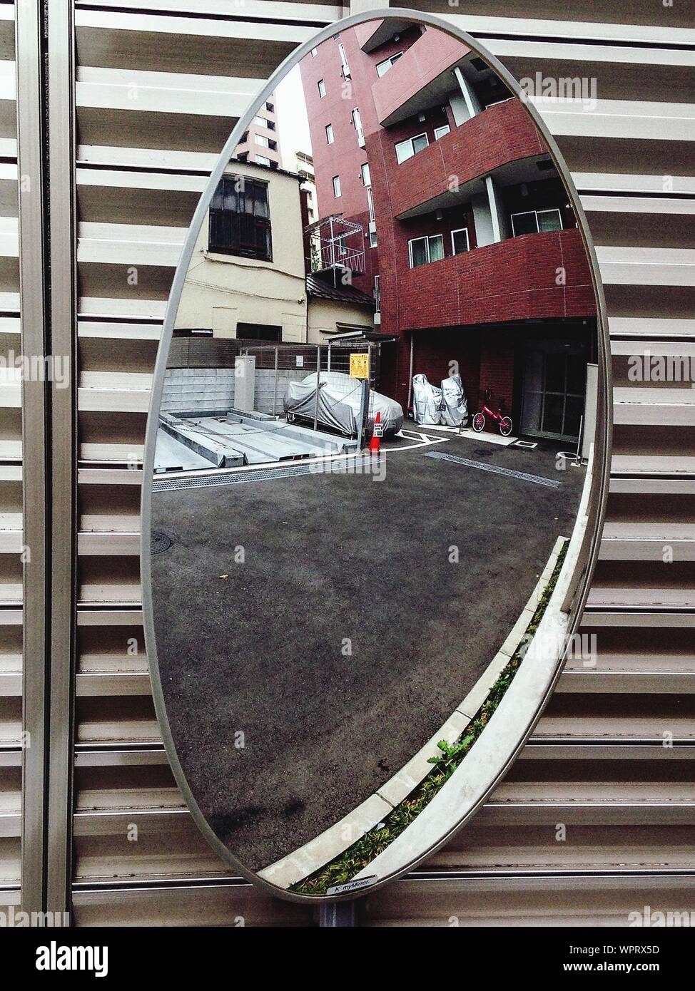 Convex security mirror hi-res stock photography and images - Alamy