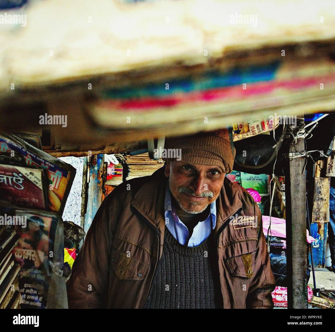Man male vendor hi-res stock photography and images - Alamy