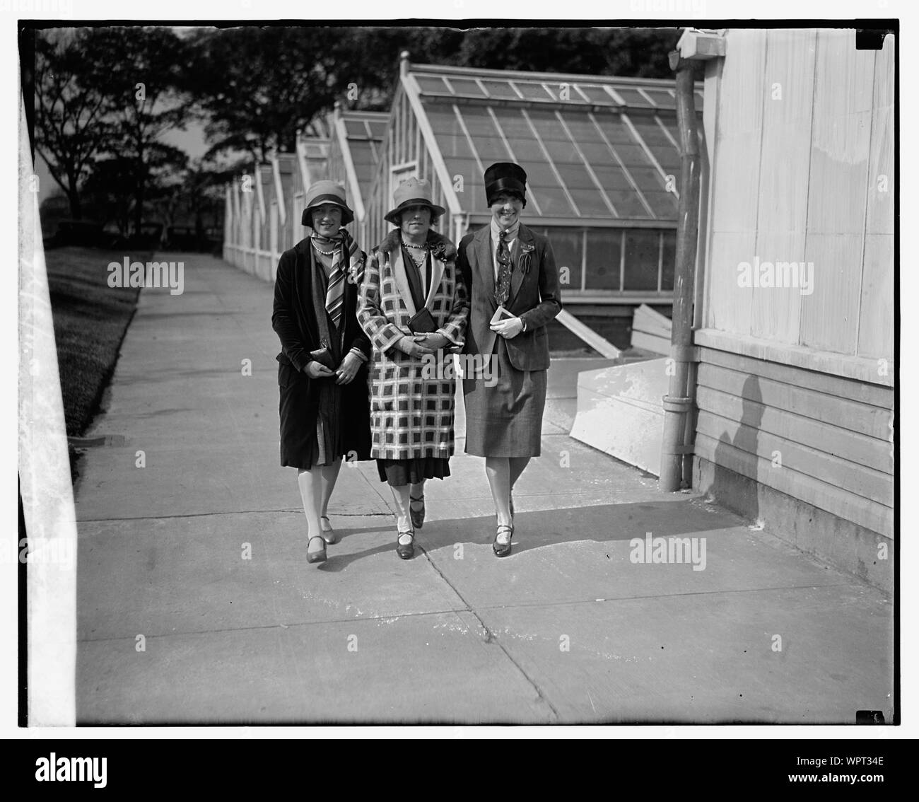 Madam Smiddy with her daughters, Pearl & Cecil, 11/3/26 Stock Photo - Alamy