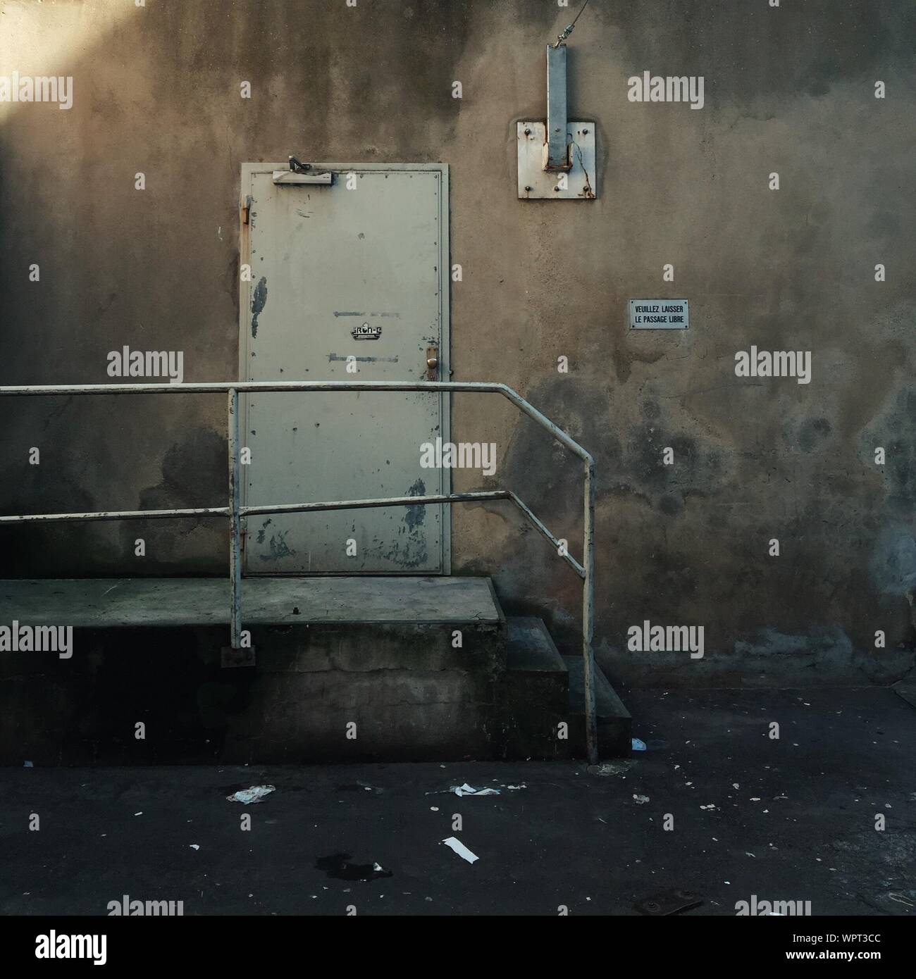 Broken railing hi-res stock photography and images - Alamy