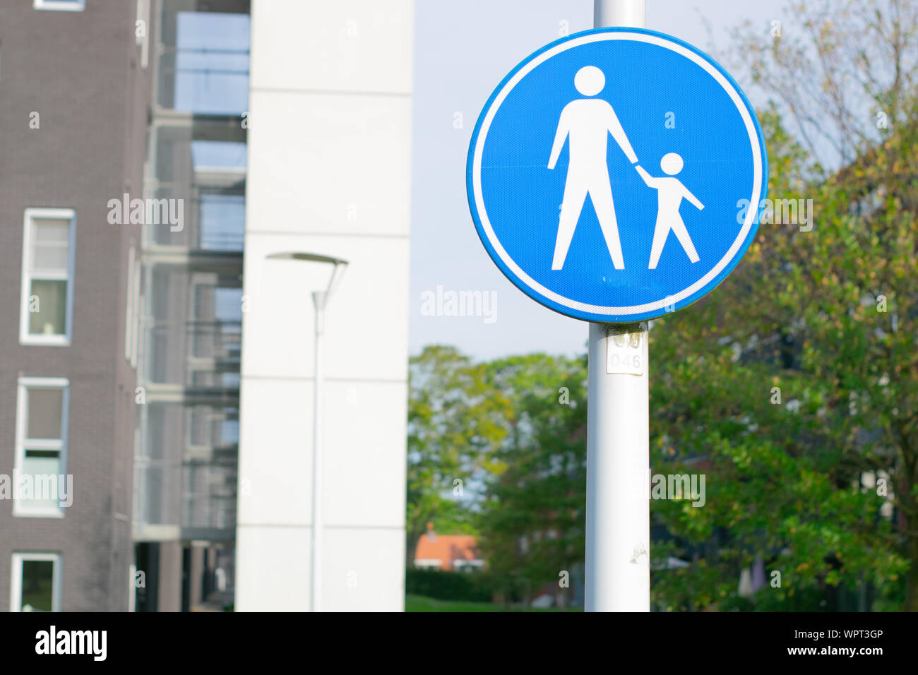 Dutch road sign: footpath Stock Photo - Alamy