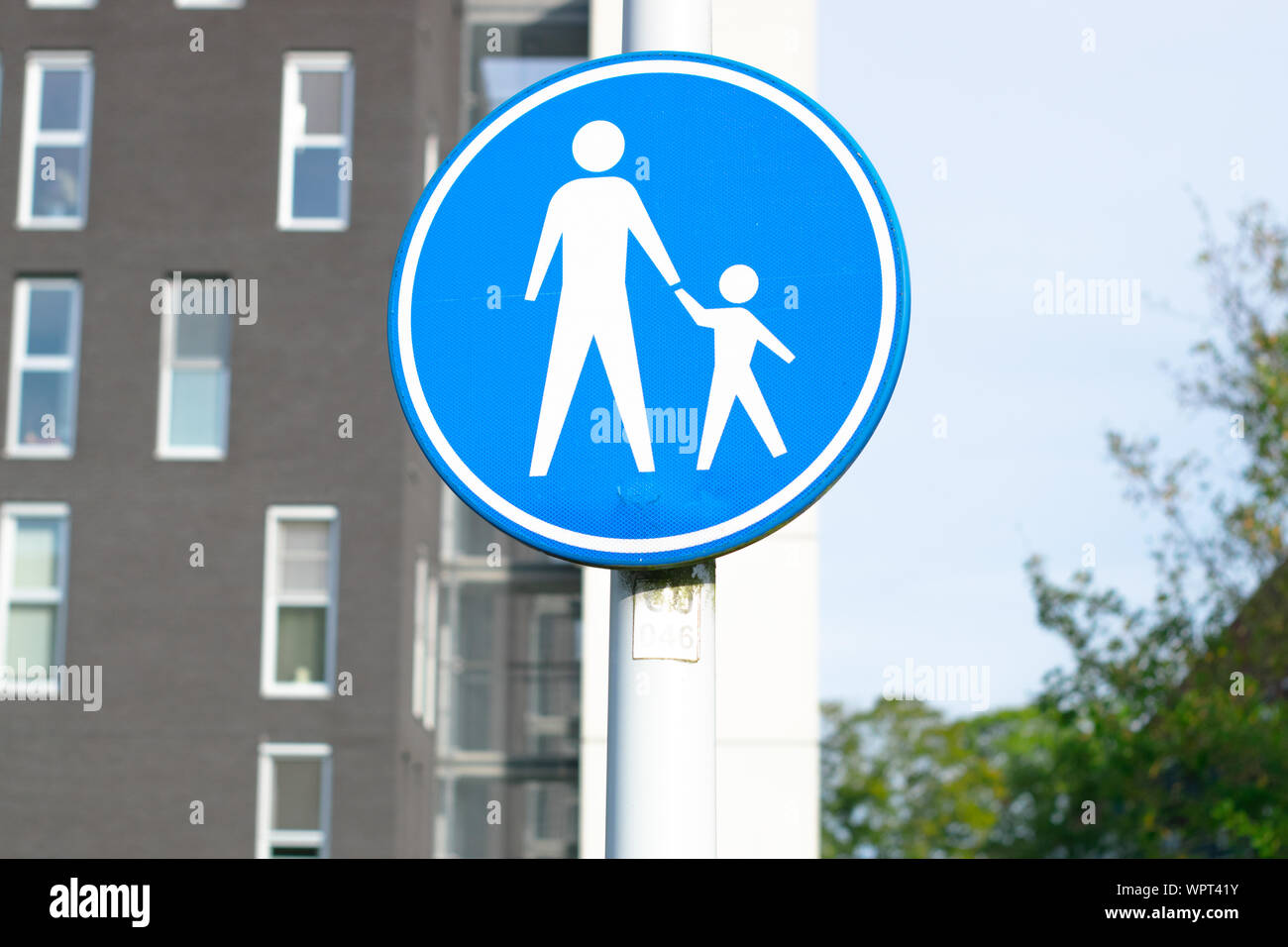 Dutch road sign: footpath Stock Photo - Alamy