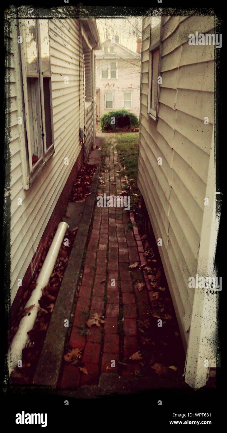 Passage between houses hi-res stock photography and images - Alamy