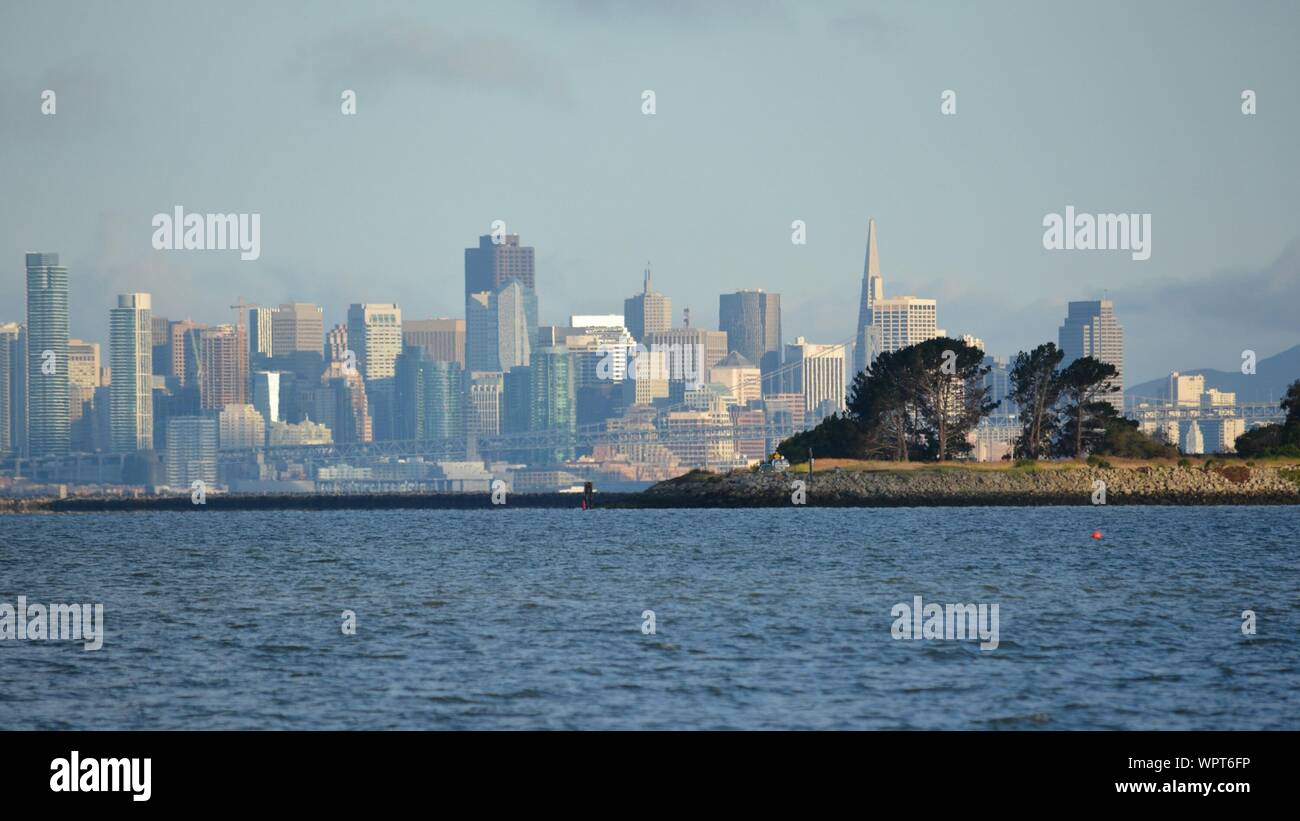 The distant skyline hi-res stock photography and images - Alamy