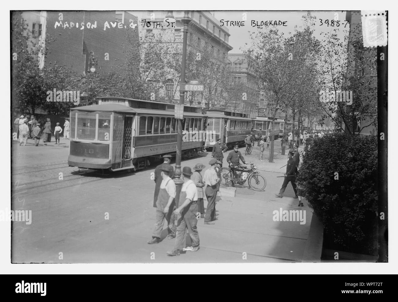 Madison Ave. & 70th St., Strike blockade Stock Photo - Alamy