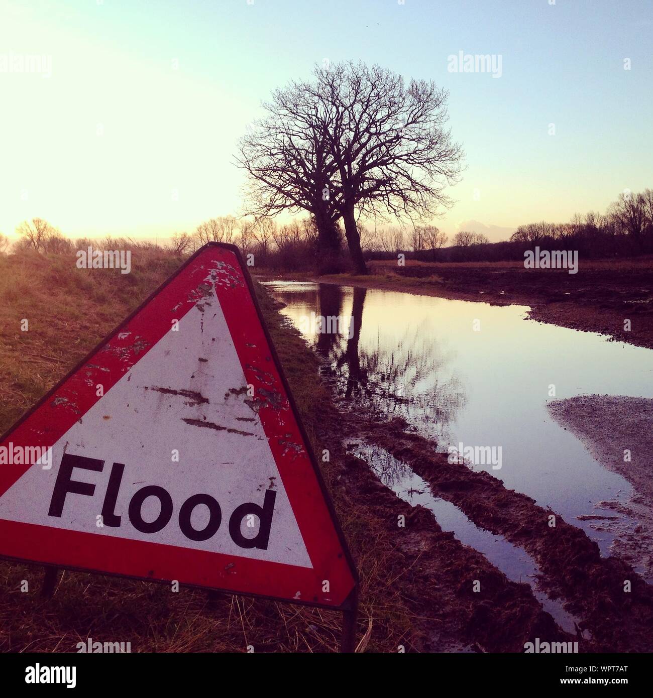 Flood sign hi-res stock photography and images - Alamy