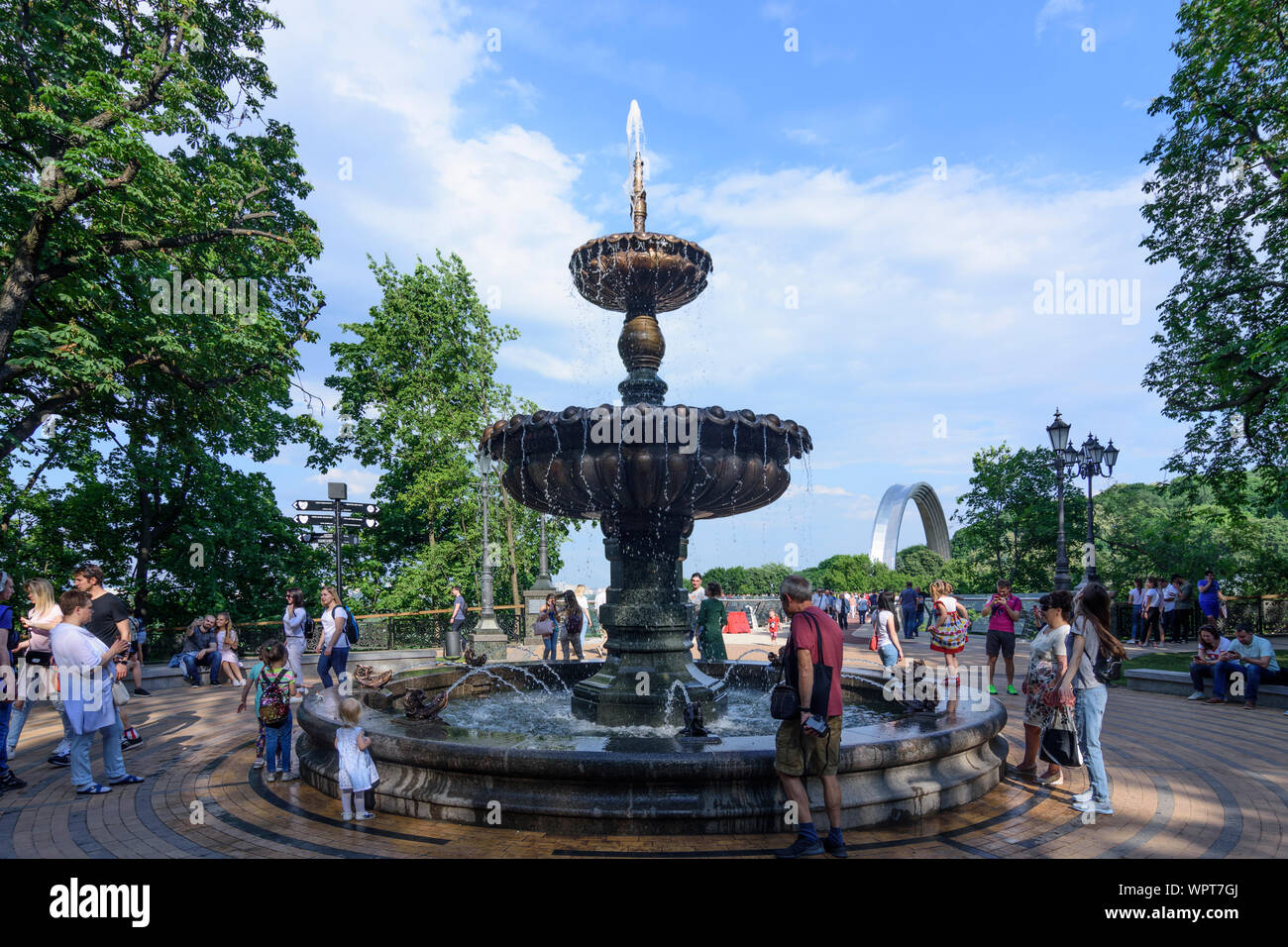 Fountain of fish hi-res stock photography and images - Alamy