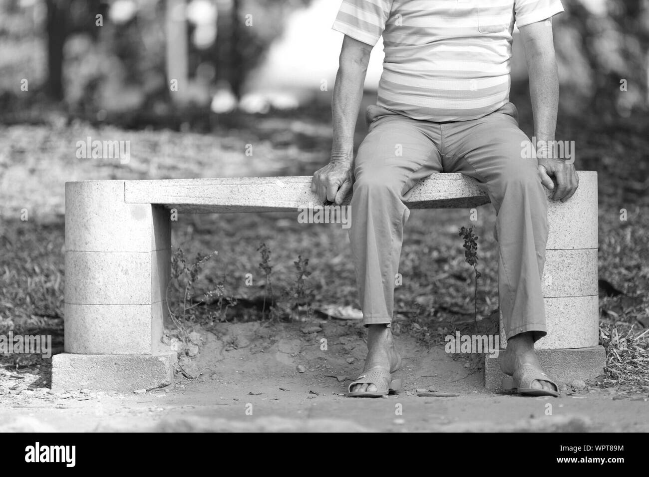 Man sitting bench seat hi-res stock photography and images - Alamy