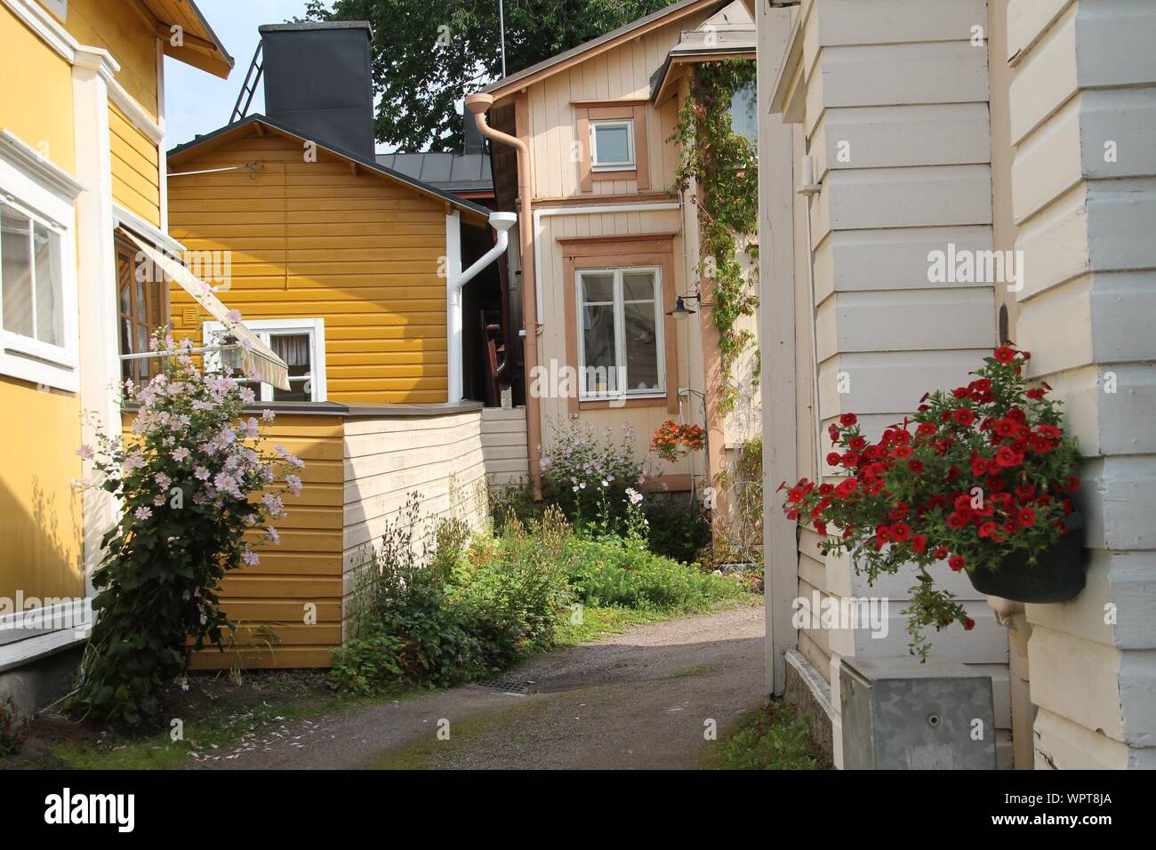 Lane of houses hi-res stock photography and images - Alamy