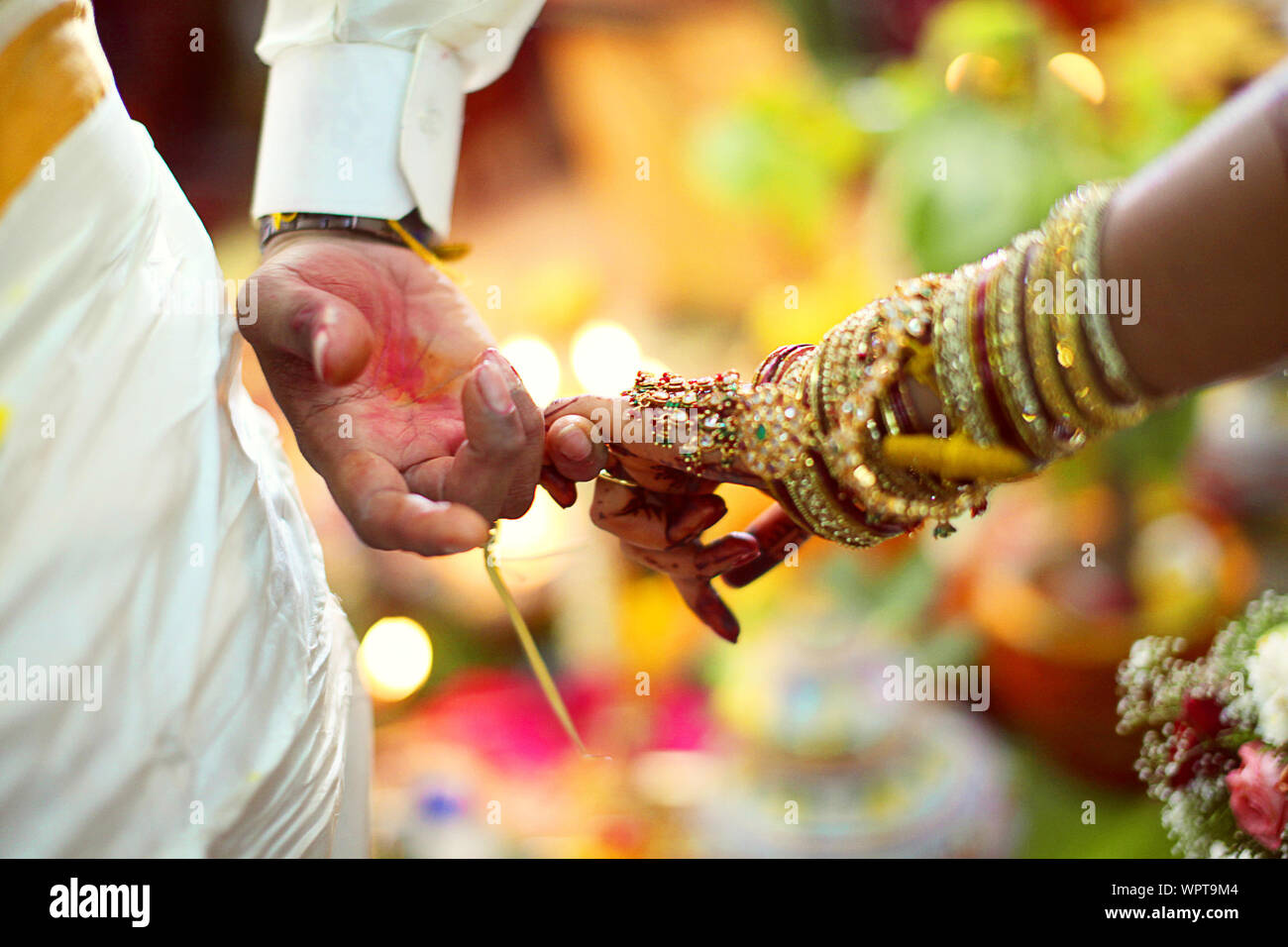 Indian wedding hand hi-res stock photography and images - Alamy