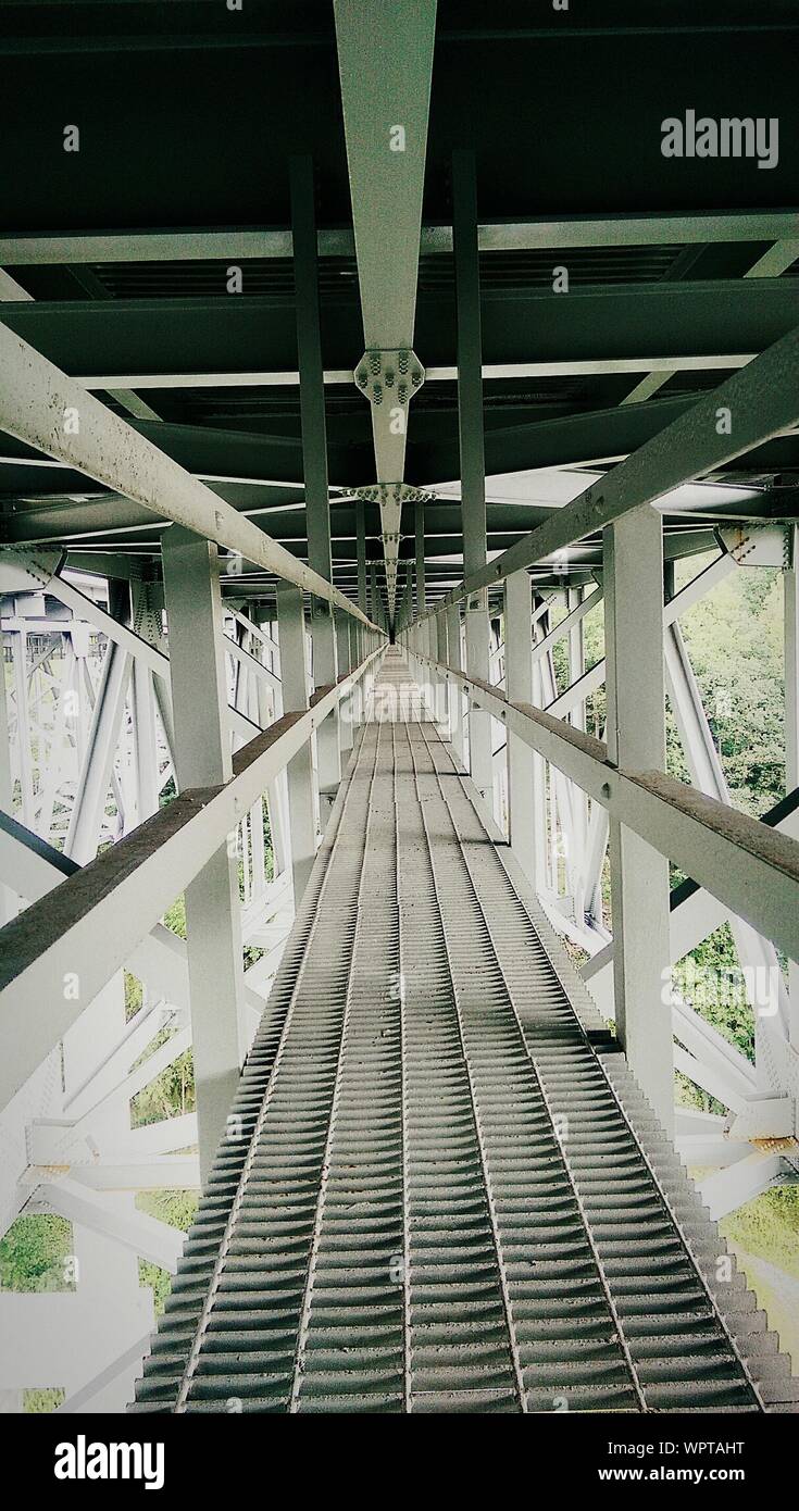 Metal bridge and columns hi-res stock photography and images - Alamy