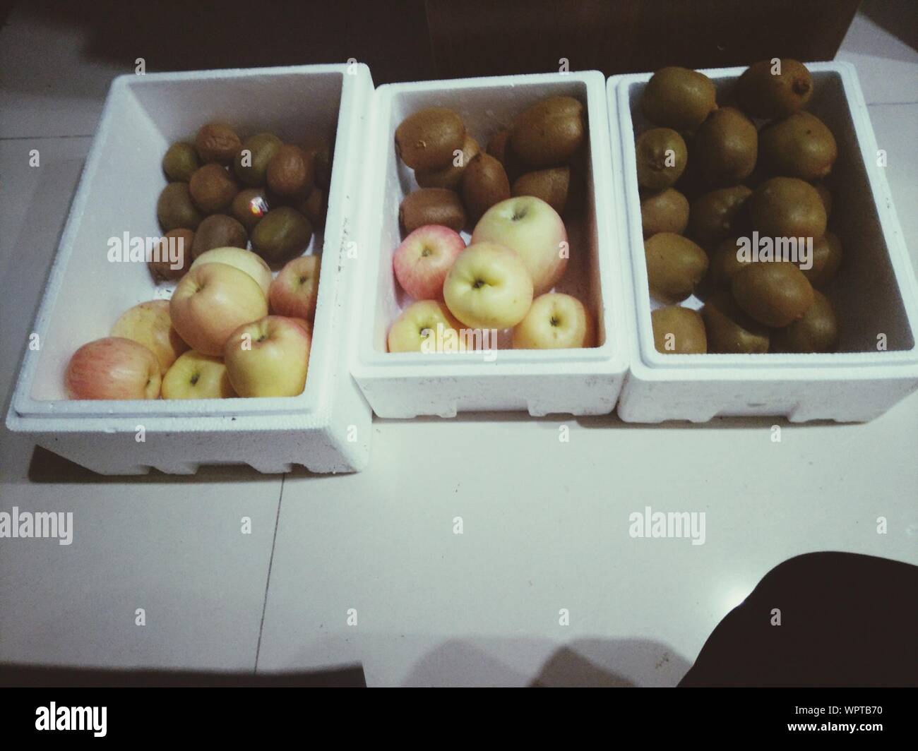 Fruit fruits crates hi-res stock photography and images - Alamy