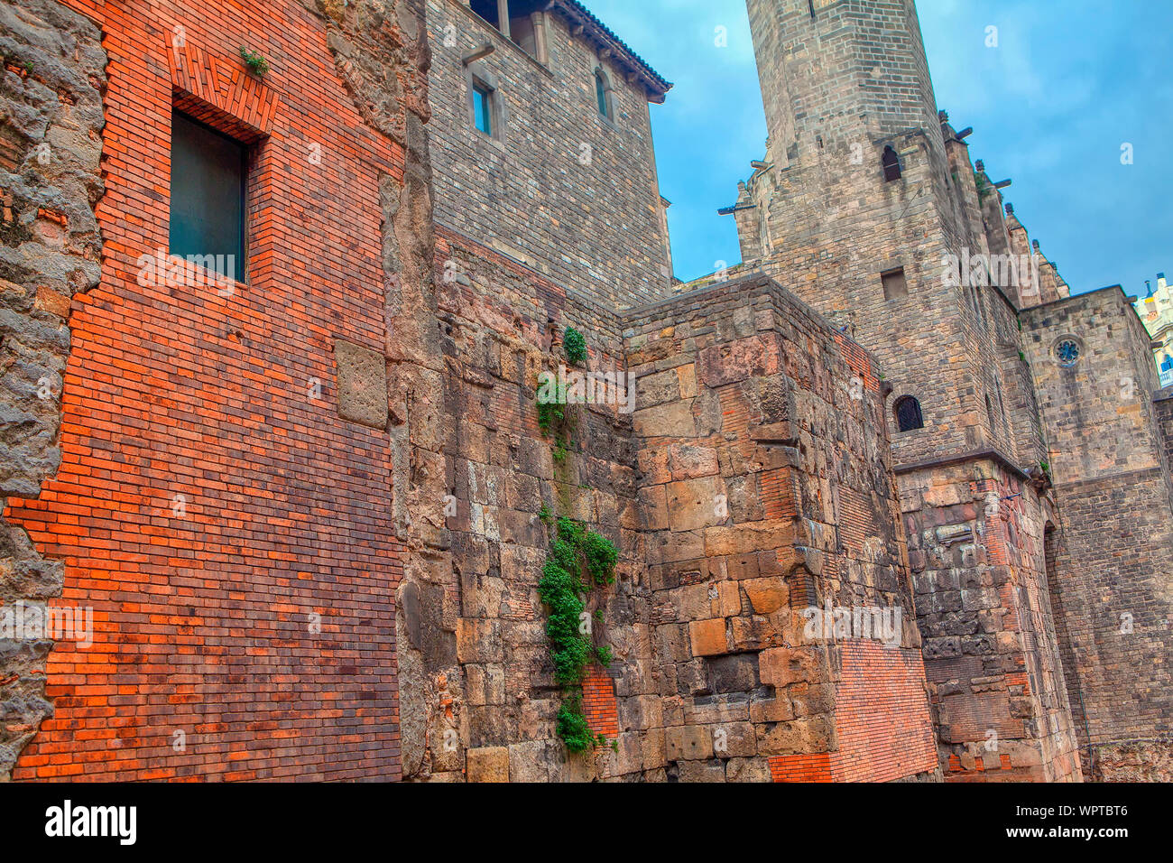 red bricks wall of ancient building Stock Photo - Alamy