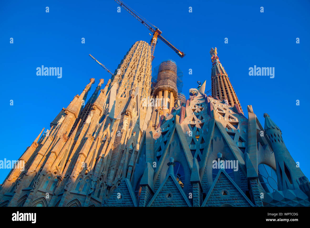 Ancient roman building crane hi-res stock photography and images - Alamy