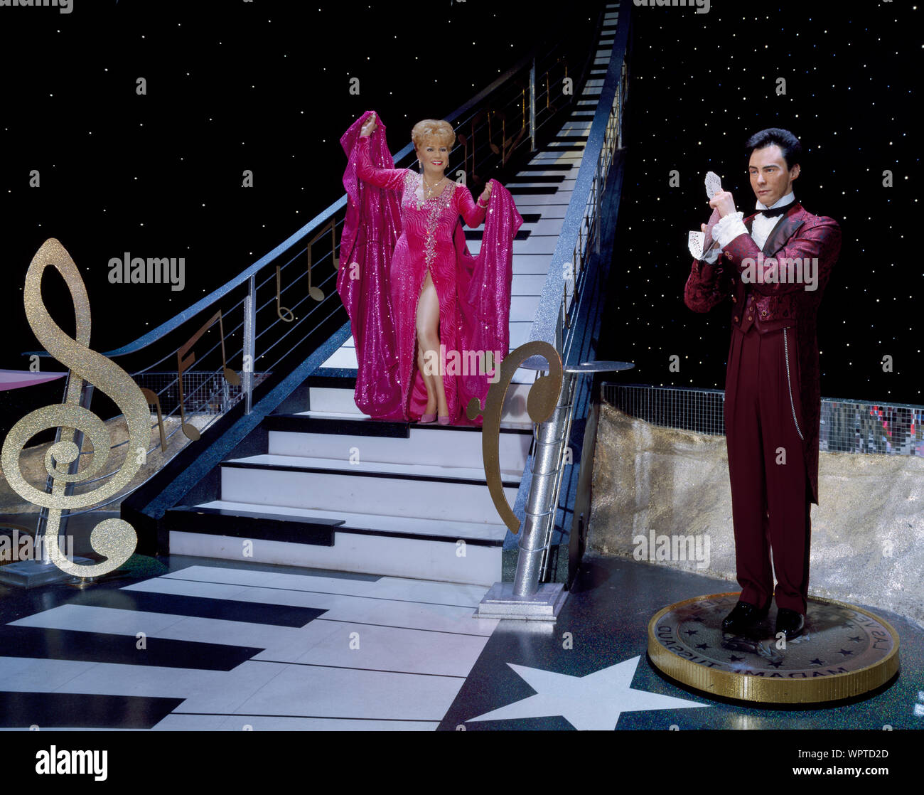 Magician assistant hi-res stock photography and images - Alamy