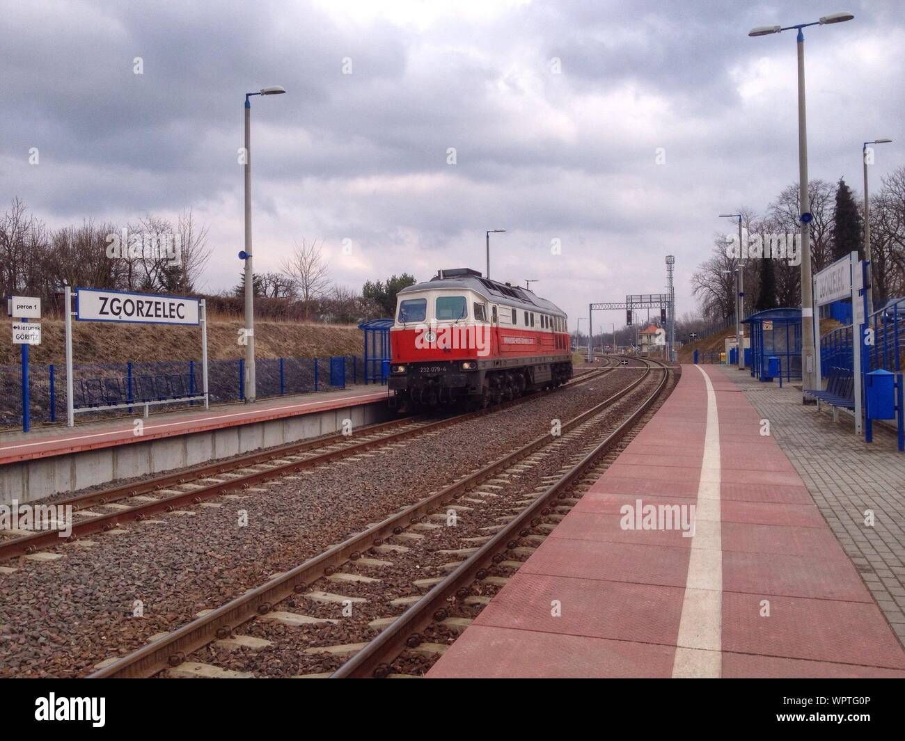 Light on train tracks hi-res stock photography and images - Alamy
