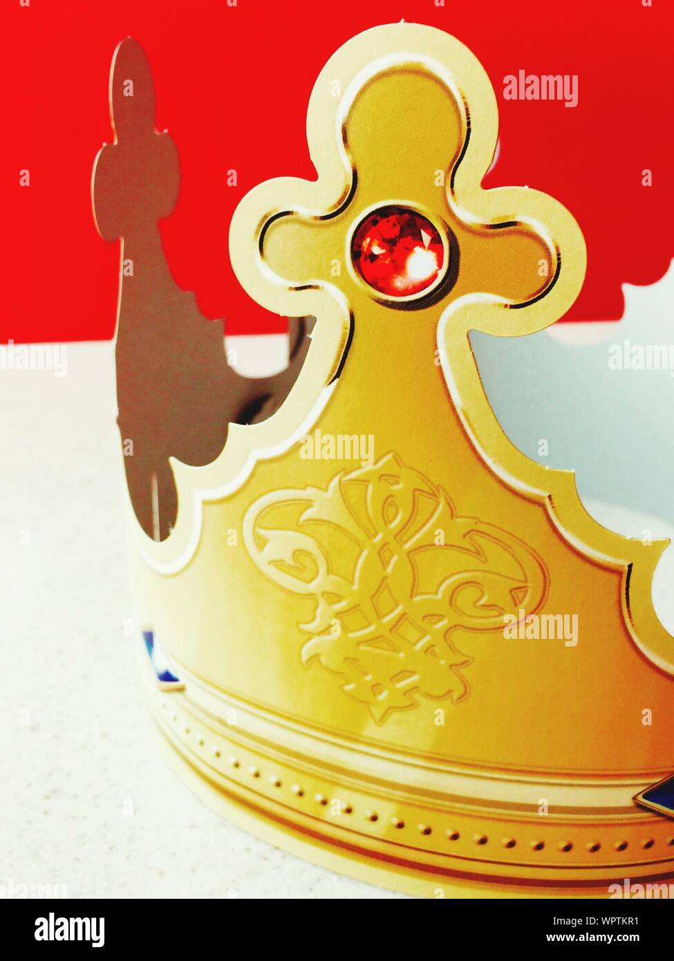 Paper crown hi-res stock photography and images - Alamy