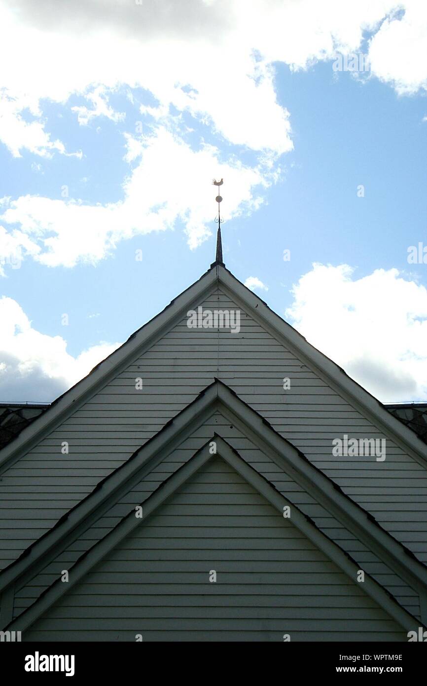 Triangle Roof House High Resolution Stock Photography and Images - Alamy