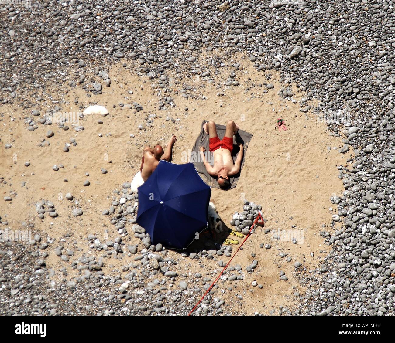 Men sunbathing hi-res stock photography and images - Alamy