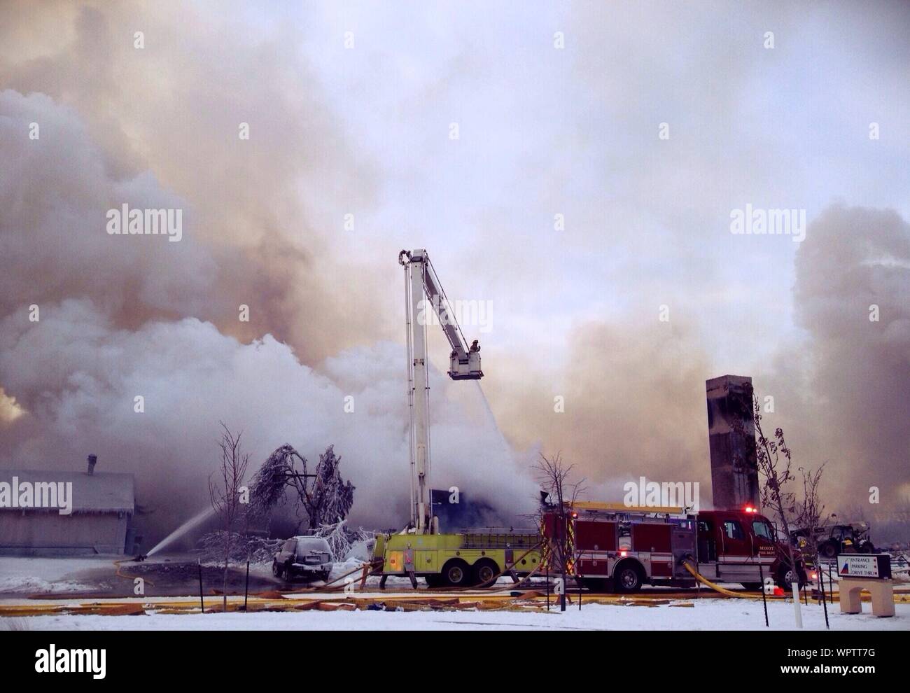 Water fire engines hi-res stock photography and images - Alamy