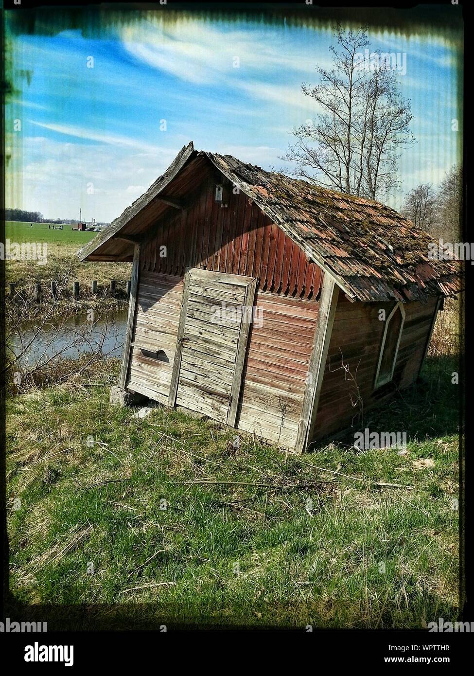 Old ruined barn hi-res stock photography and images - Alamy