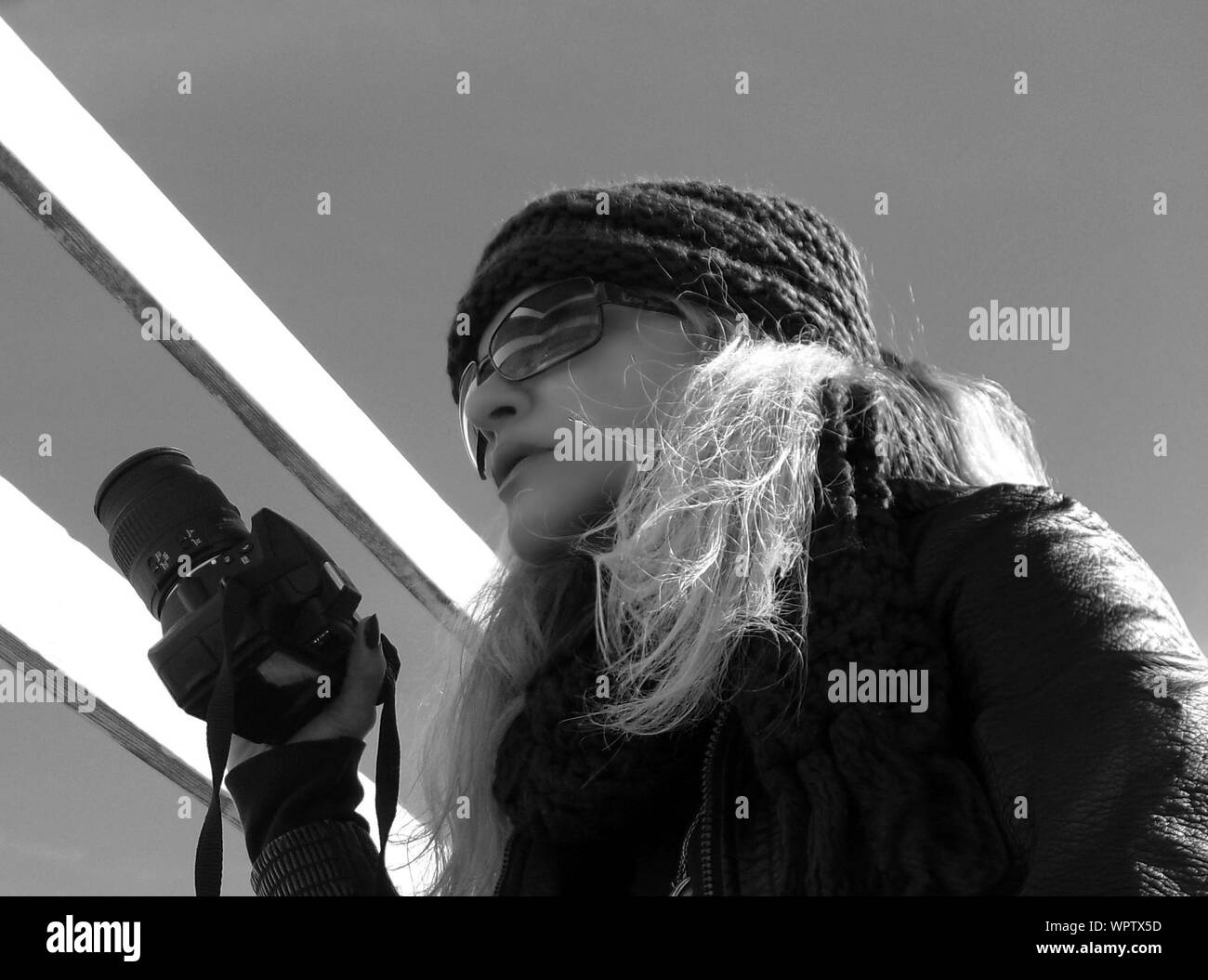 Female photographer camera hi-res stock photography and images - Alamy