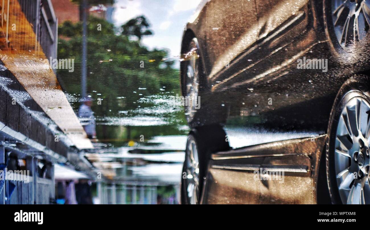 Reflection of car hi-res stock photography and images - Alamy
