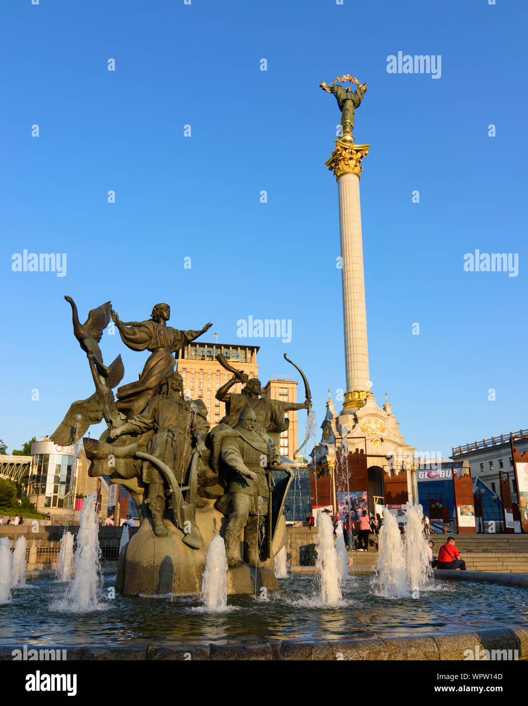 Kiev, Kyiv: Maidan Nezalezhnosti (Independence Square), Monument to ...