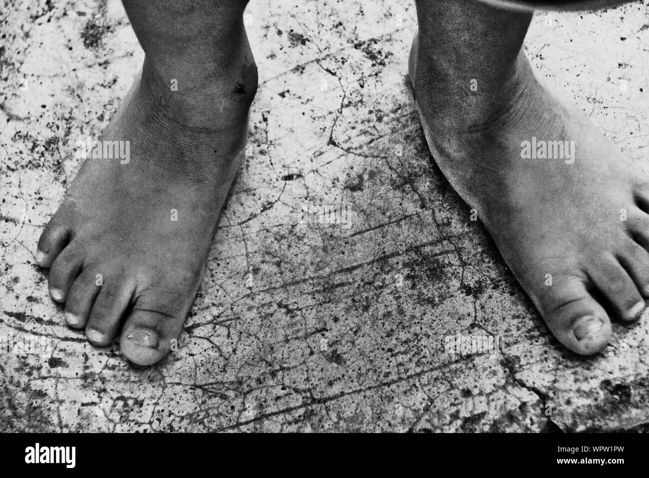Child barefoot hi-res stock photography and images - Alamy