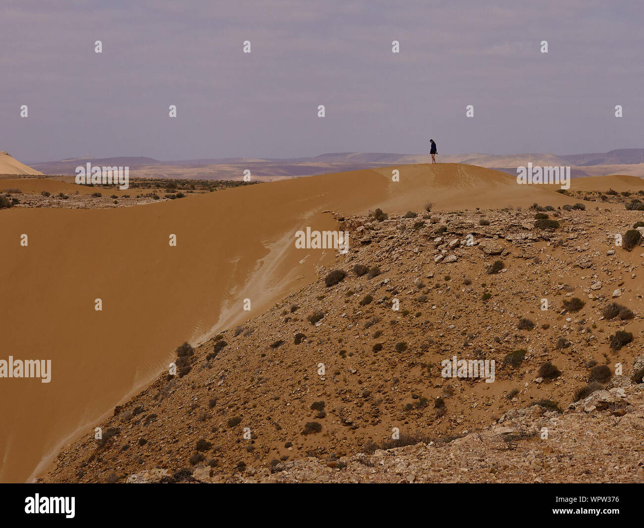 Remote desert hi-res stock photography and images - Alamy