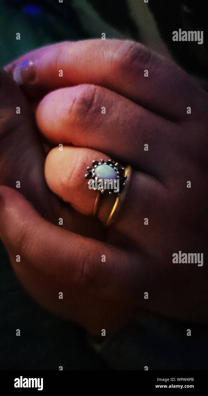 Womens hand hi-res stock photography and images - Alamy