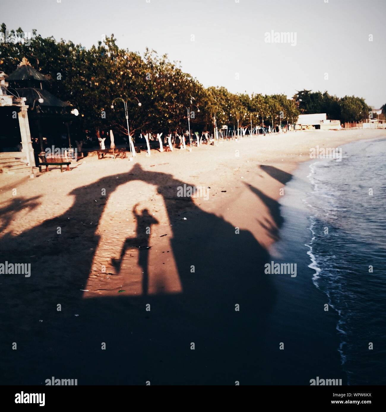 Man dancing on beach hi-res stock photography and images - Alamy
