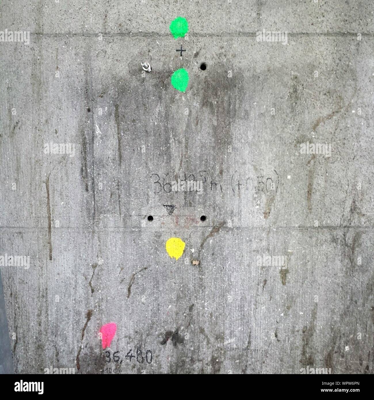 Paint splash wall hi-res stock photography and images - Alamy