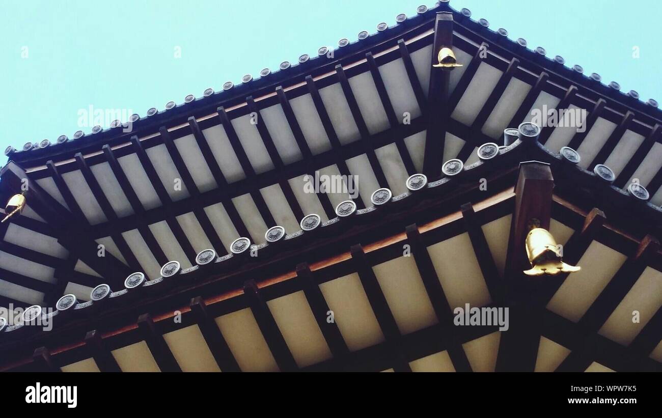 Pagoda roof hi-res stock photography and images - Alamy