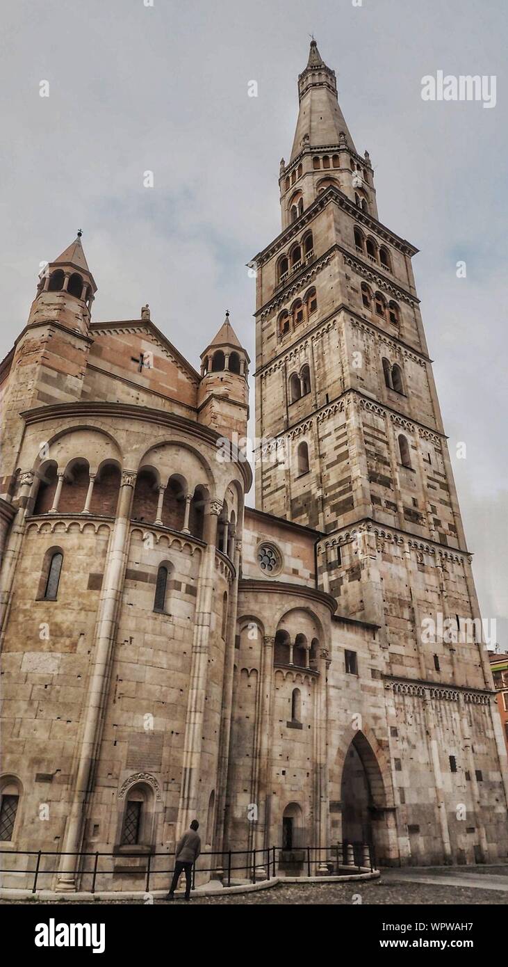 Modena cathedral exterior hi-res stock photography and images - Alamy