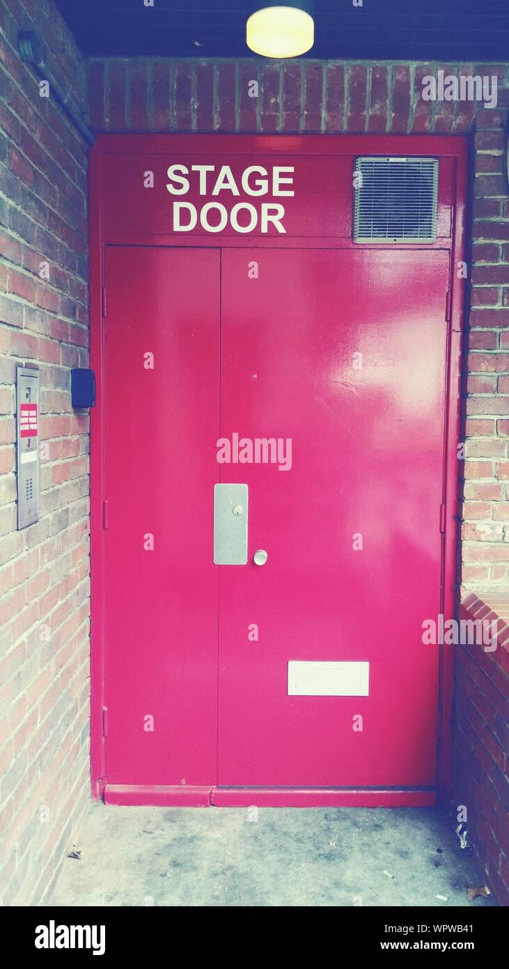 Red stage hi-res stock photography and images - Alamy
