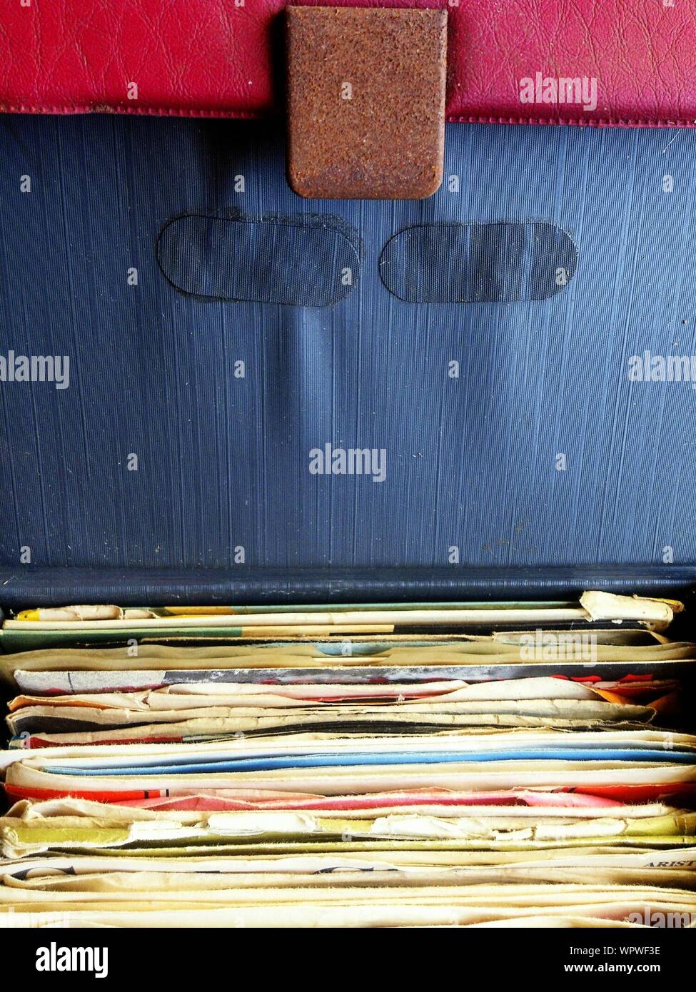 File in briefcase hi-res stock photography and images - Alamy