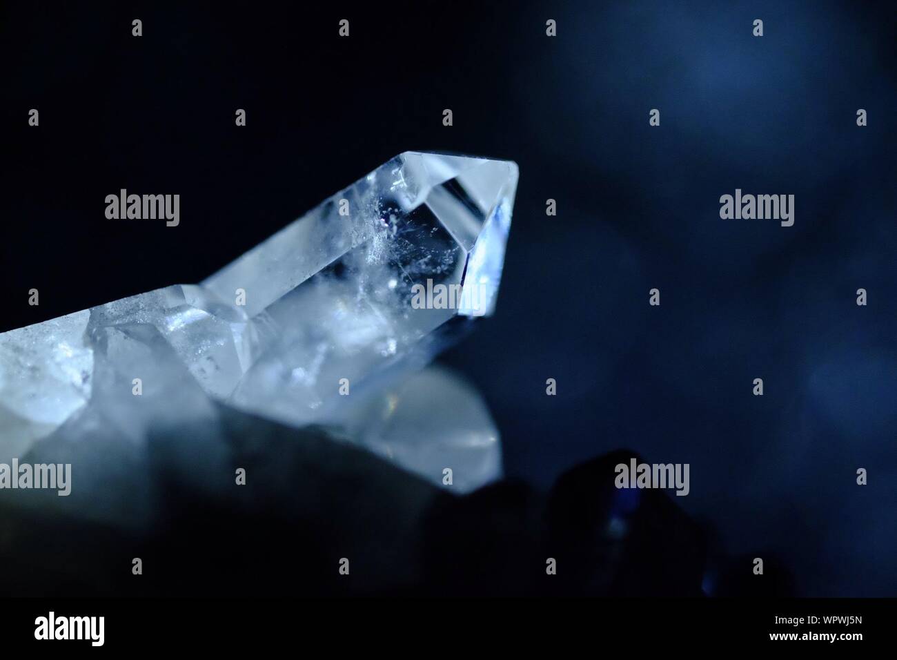 Low quartz crystal hi-res stock photography and images - Alamy