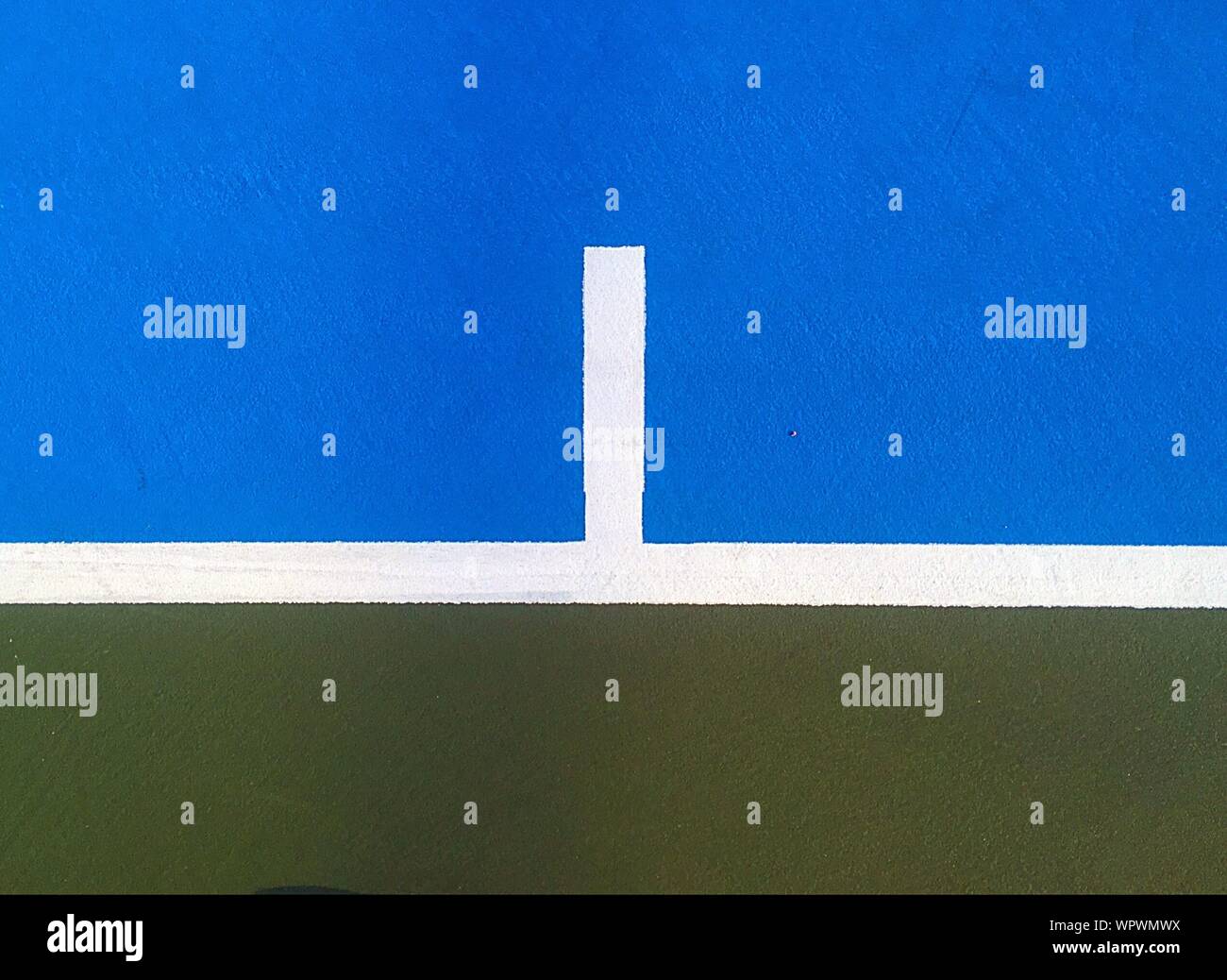 Floor lines hi-res stock photography and images - Alamy