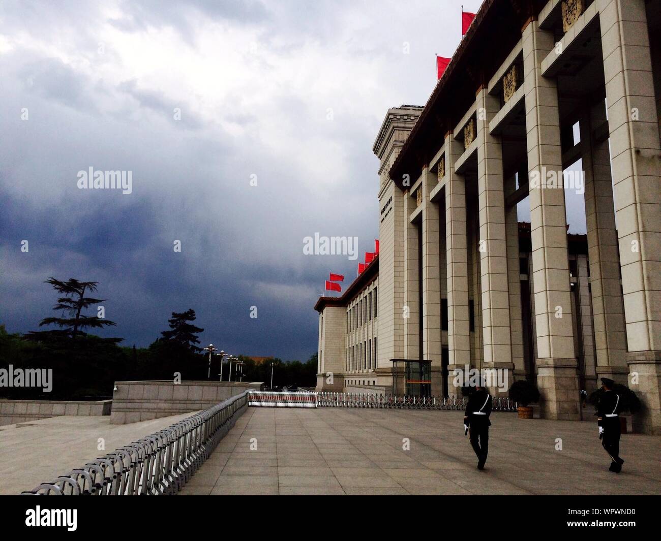 Outside guard hi-res stock photography and images - Alamy