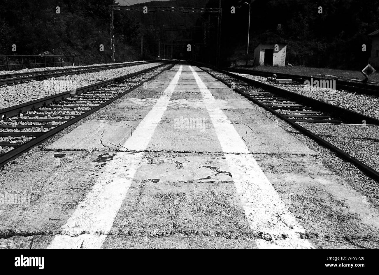 Parallel straight tracks hi-res stock photography and images - Alamy