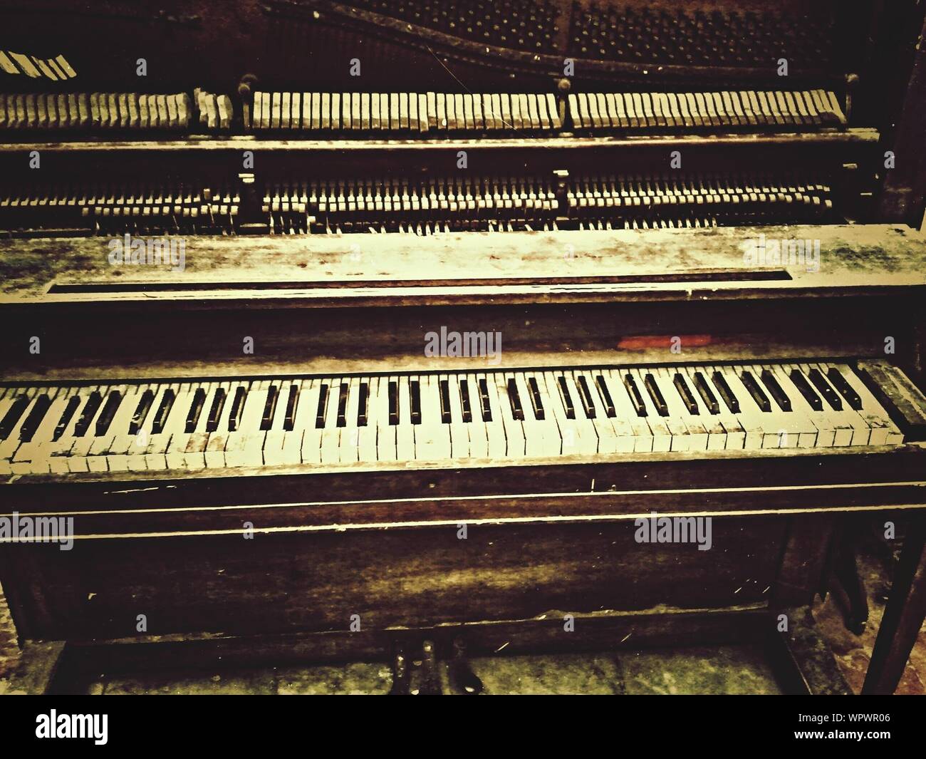 High angle view grand piano hi-res stock photography and images - Alamy